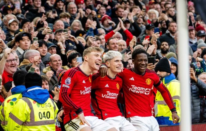 Manchester United-ledelsen kaster seg inn i kontraktsforhandlinger med ...